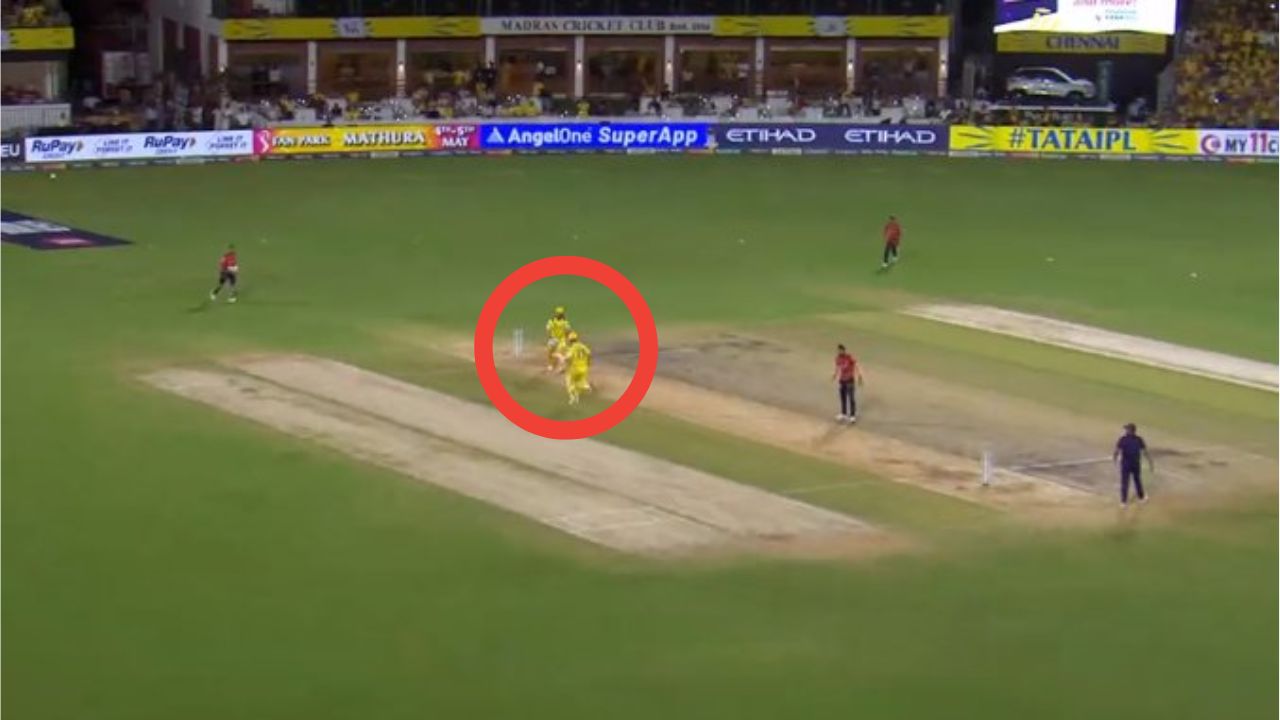 MS Dhoni goes at his selfish best; denies batting to Daryl Mitchell in front of 35000 people ...